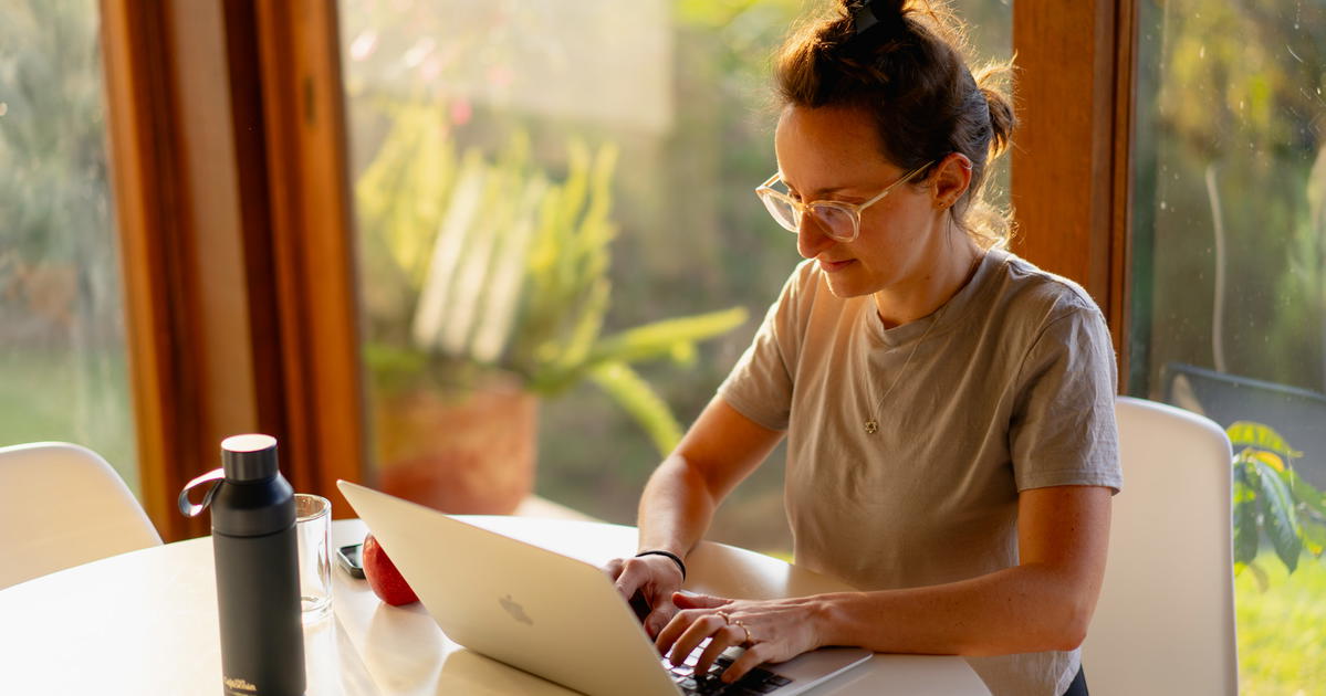 14 Pros and Cons of the Digital Nomad Lifestyle (Work Remotely)