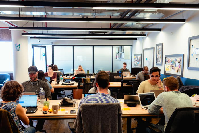How to Transition from Freelancing to Full-Time Job (10 Tips)