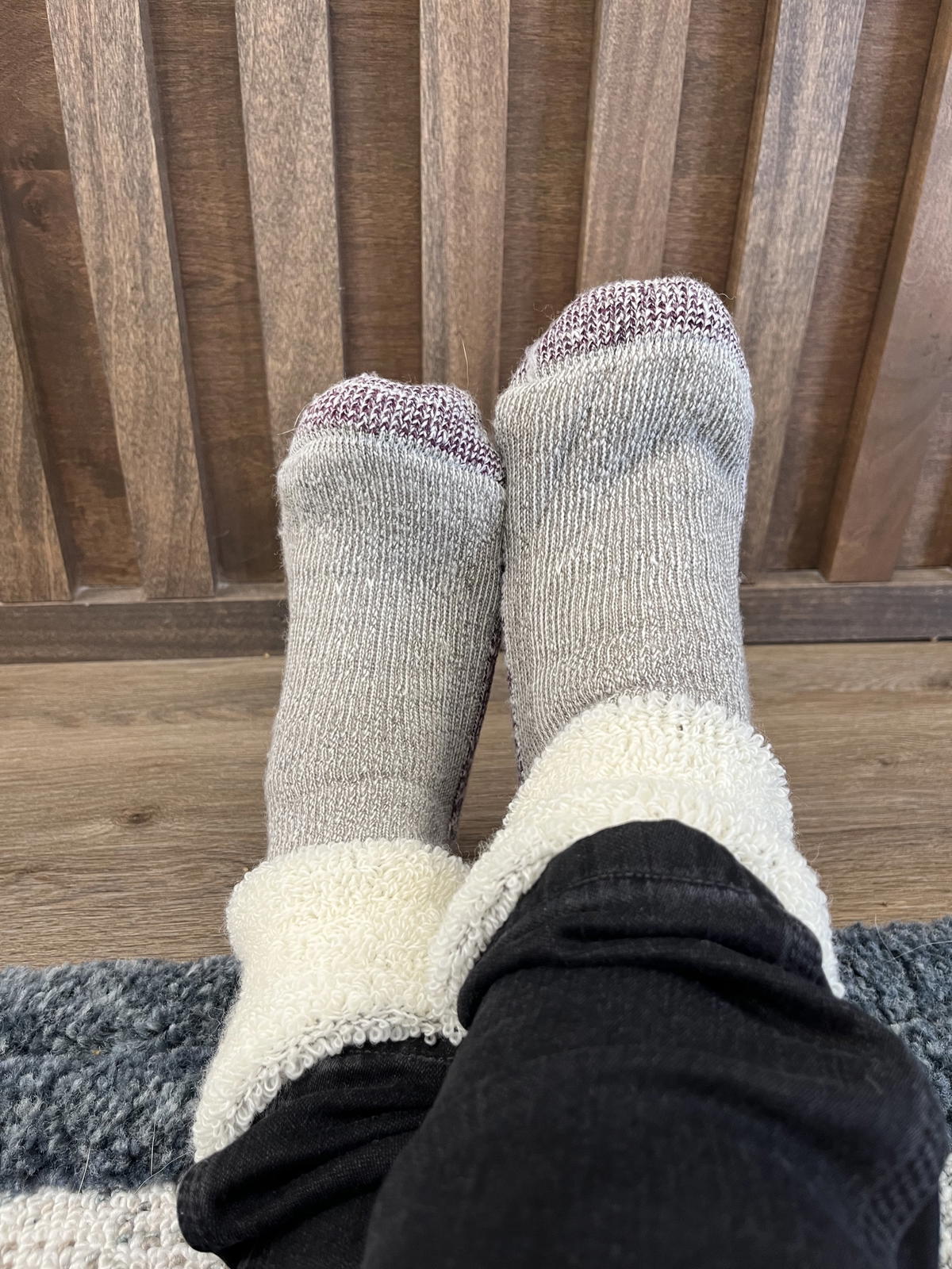 23 Best Travel Socks (Compression, Quick-Drying, All-Weather)