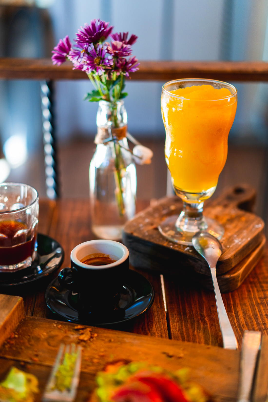 12 Ways to Help You Take Better Photos in Cafes