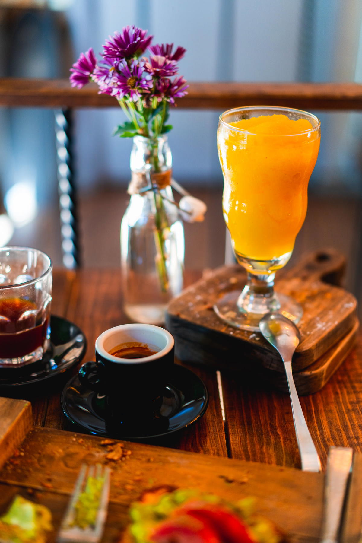 12 Ways to Help You Take Better Photos in Cafes