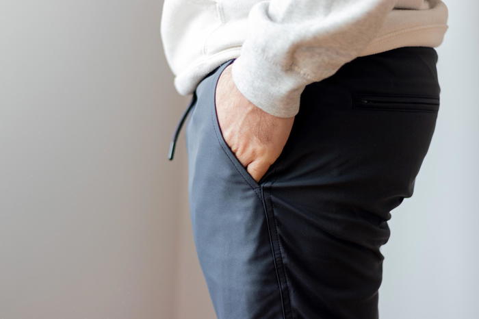 How to Avoid Pickpockets When Traveling (23 Tips)