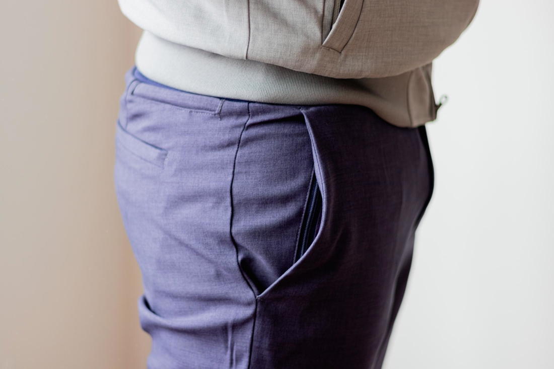 How to Avoid Pickpockets When Traveling (23 Tips)
