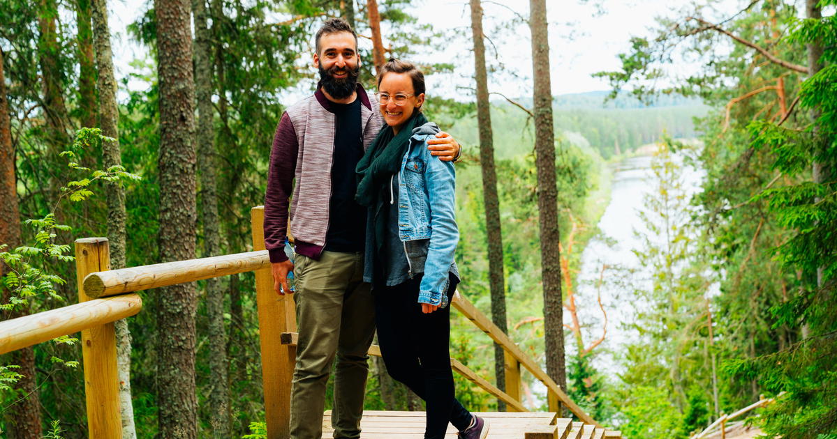 20 Ideas for Working Out While Traveling (Real Things We Do)