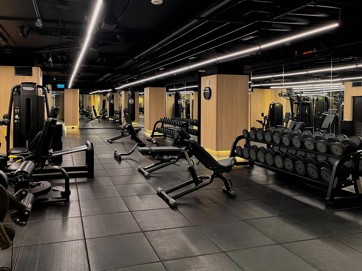 20 Ideas for Working Out While Traveling (Real Things We Do)